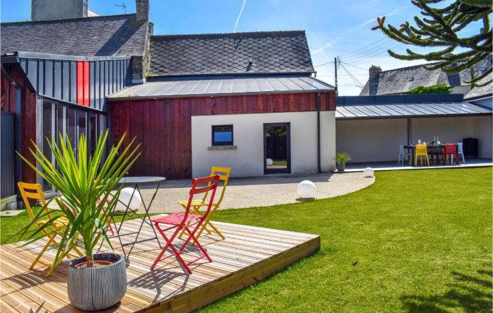 Nice Home In Le Vieux-bourg - Côtes-d'Armor