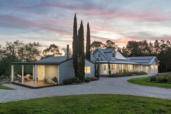 'Meadow Mist' Gardens Plus Spa And Fire Pit - Berry