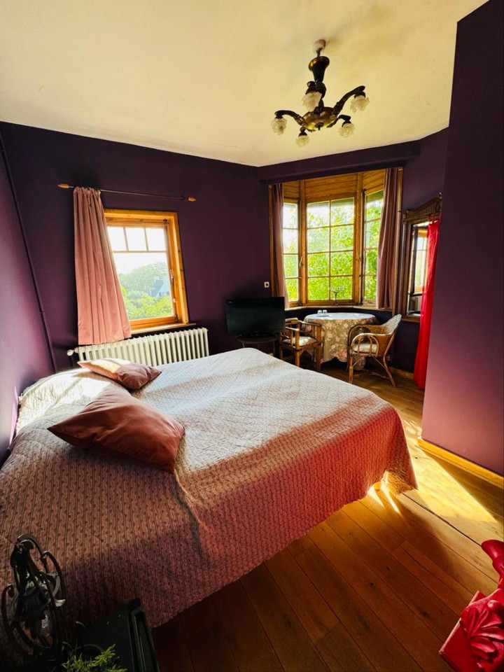 Ruime Slaapkamers Met Badkamers In Belle Epoquevilla- Concessiewijk De Haan - Bredene