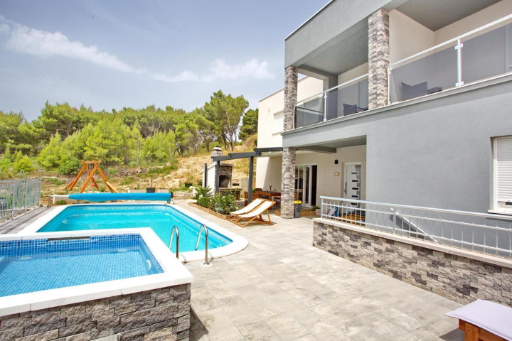 Villa Sara With Sea View And Private Heated Pool - Omiš