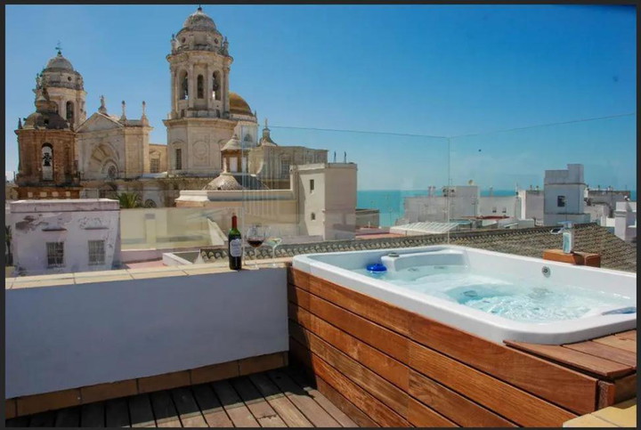 ***** Attic With Impressive Views And Jacuzzi - Cadix