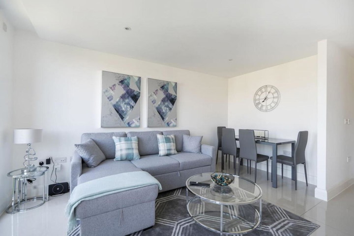 Amazing 2 Bed Wimbledon Flat - Surbiton