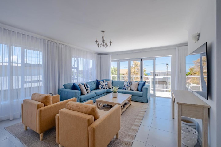 Serenity On 6th Luxury Holiday Home With Pool - Hermanus