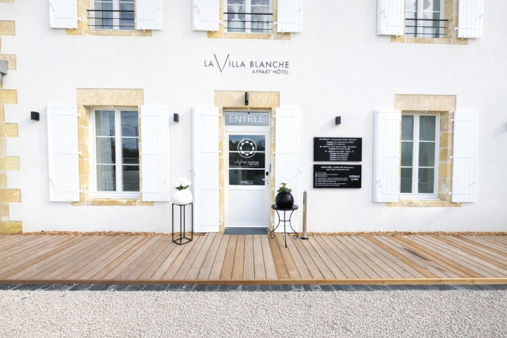 La Villa Blanche Appart Hôtel - Biganos
