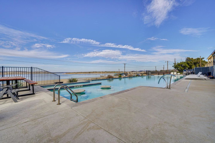 Pool Access, Walk To Water! Possum Kingdom Cabin - États-Unis
