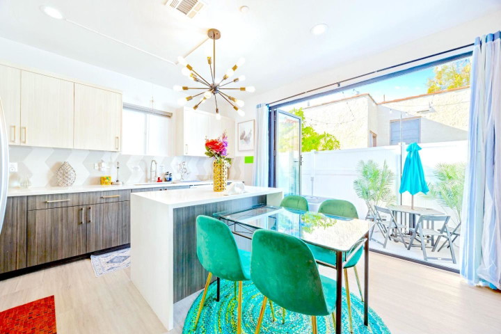 B - Gorgeous North Hollywood 3bed 3bath Home Sleeping 13 Just 15min To Universal Studios With Patio, Bbq, And Free Parking - ハリウッド, CA
