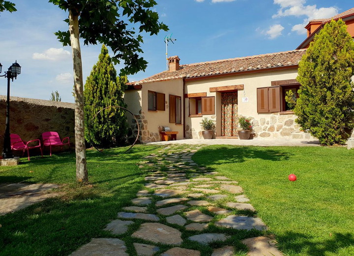 Casa Rural Entreacebedas I Alojamientos Con Jardín, Barbacoa Y Chimeneas I Wifi I Aparcamiento En La Puerta - Segovia