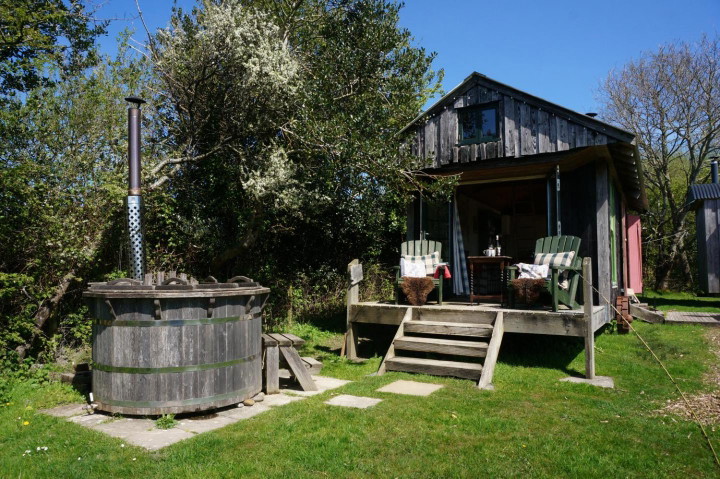 Sky View Shepherd's Huts With Woodburning Hot Tub - Redruth