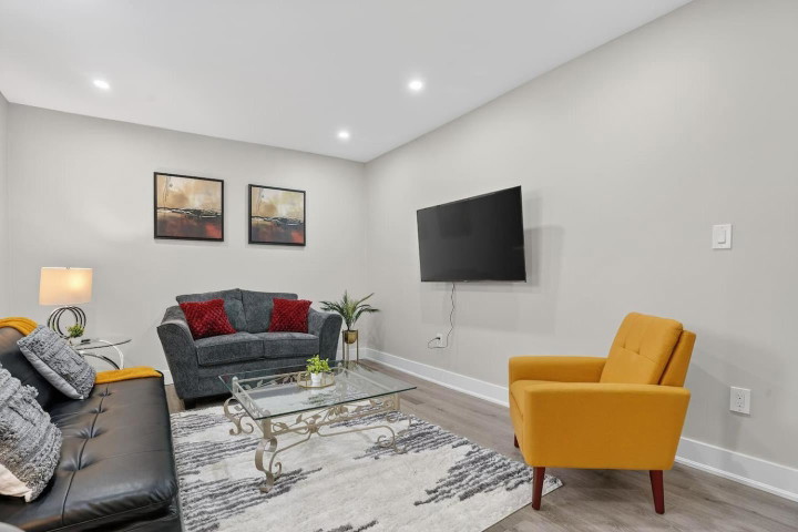 Large Groups 4 Bedrooms -Sleep 8 Walk To Dt - Kitchener, ON, Canada