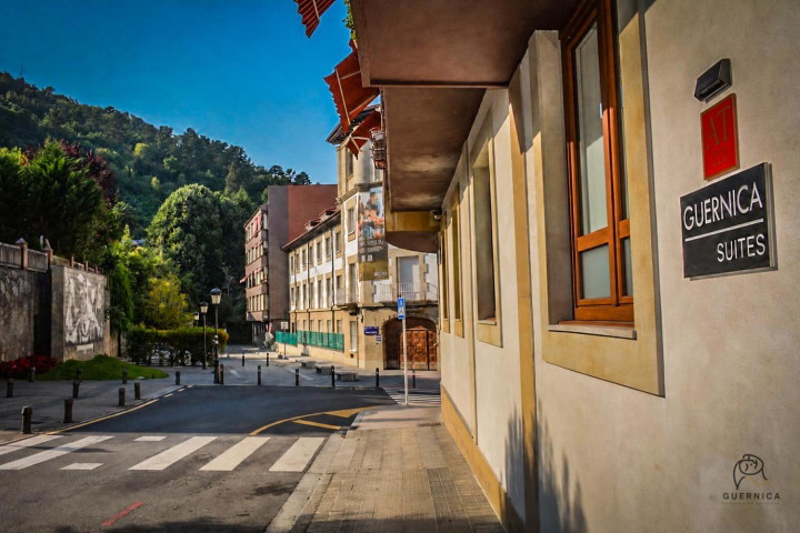 Guernica Suites Downtown - Stay Next To Picasso's Guernica - País Vasco