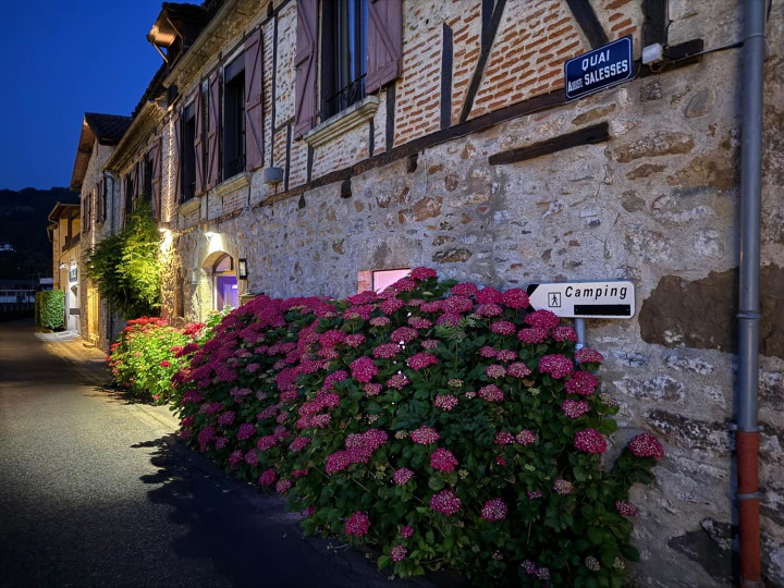 Le Victor Hugo - Hôtel Et Restaurant - Logis Hôtels - Bretenoux