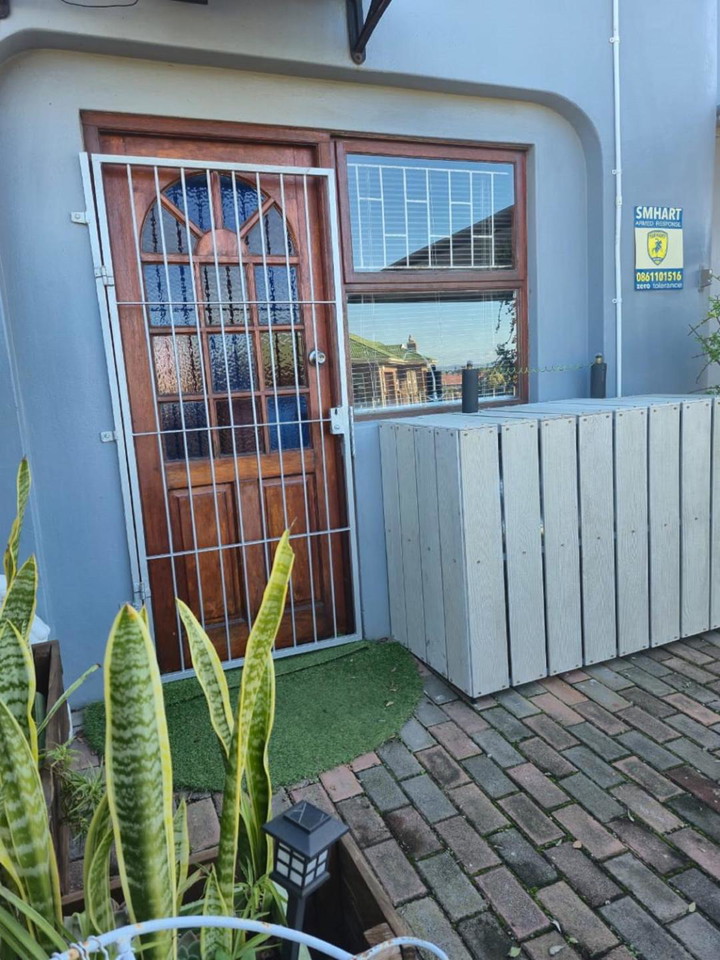 At Lilac Cottage, Jeffreys Bay Cozy Stay For 2 & Business Traveling - Jeffreys Bay