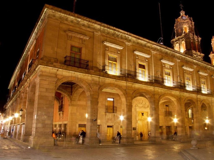 Hermosa Y Amplia Casa A 5 Minutos Del Centro 10 Minutos De La Zona Industrial Y 15 Minutos De La Feria - San Luis Potosí