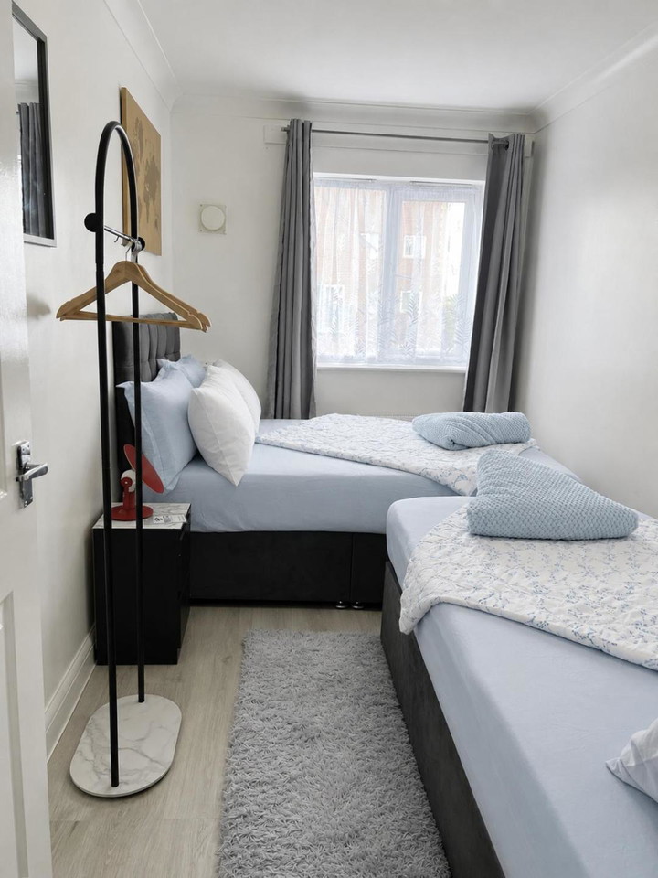 Stanton- 2 Stylish Bedroom - Brentwood