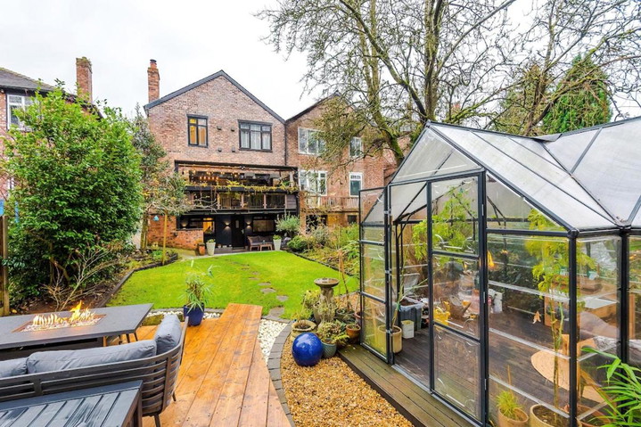 Opulent Oasis Large Luxury Home Sleeps 10 - Knutsford