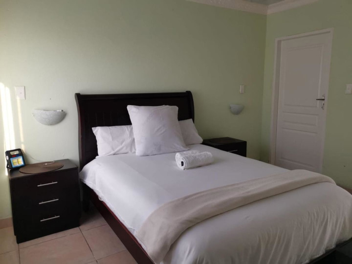 Mahlambandlopfu Presidential Guest House - Carletonville
