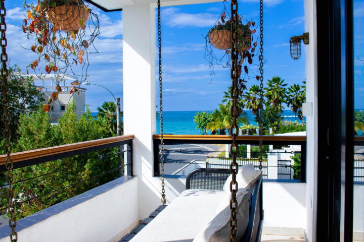 Villa Azure Ocean Park's Seaside Luxe Retreat - San Juan, Puerto Rico