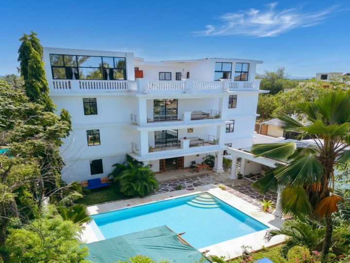 Diani Luxe Villa Elegant Suite With Private Kitchen, 600m From The Beach - Diani Beach