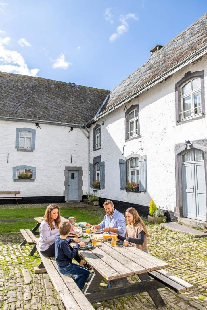 Manoir De Sterpigny, Château-ferme 17ème Siècle Gîte La Tour - Houffalize