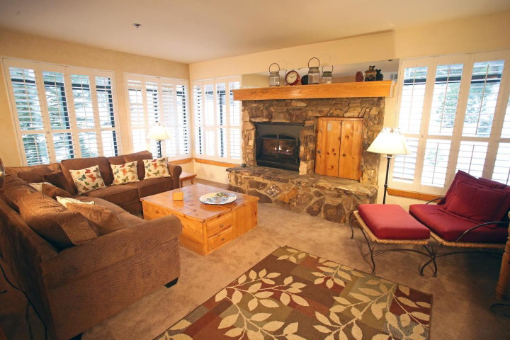 Silver Bear #20 Deluxe, Upscale 2 Bed, 2 Bath Condo, Short Walk To Canyon Lodge, Pet Friendly - Mammoth Lakes, CA