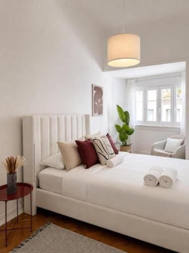 1e- Walk Everywhere From Lisbon's Most Iconic Neighborhoods, Rossio, Chiado, Baixa And Liberty Avenue - Lisbon