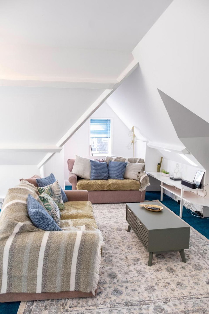 Boho Beach House- Sleeps 8- 2 Min Drive From Boscombe Pier- Superfast Wifi- Flat Screen Smart Tv- Free On Street Parking! - Southbourne