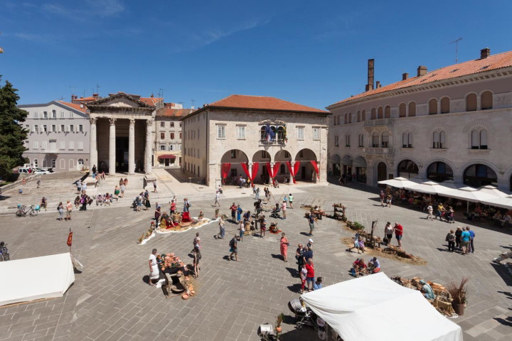 Augustus Forum View - Pula