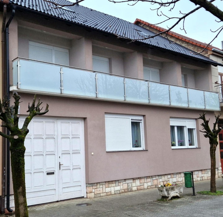 Azra Apartman - Hungary