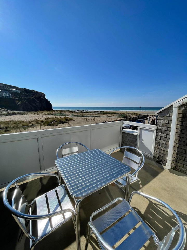Whispering Waves In Porthtowan, Beachfront Apartment - Redruth