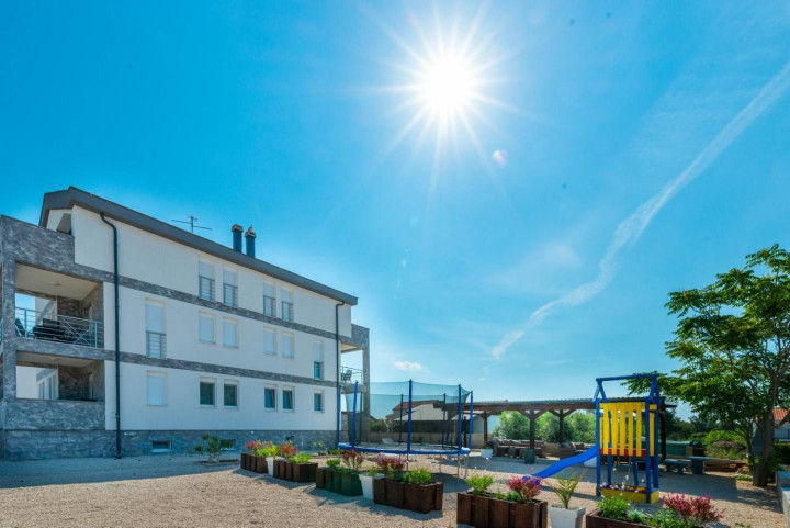 Crowonder Luxury Vir- 6 New Apartments For Families With Playground For Kids - Croatia