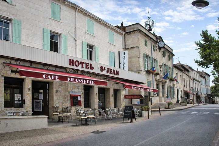 Le Saint Jean Hotel Bar Restaurant - Barbentane - Rochefort-du-Gard