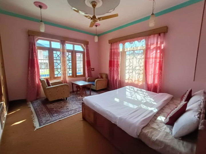 Inayat Hotel - Srinagar
