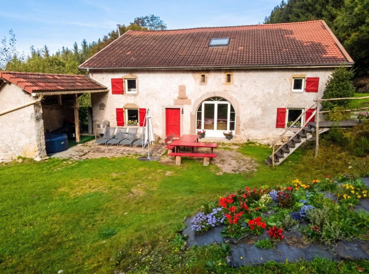 Maison Spacieuse à Arrentès-de-corcieux Avec Jacuzzi - Vosges