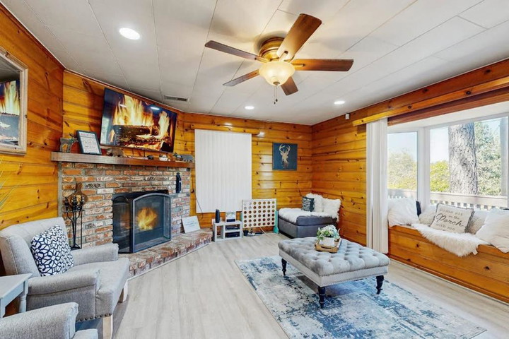 Crestline Charm - Crestline, CA