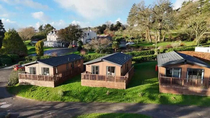 Two Bedroom Lodge & Hotel Rooms In The Country - Restaurant Bar Onsite - Devon