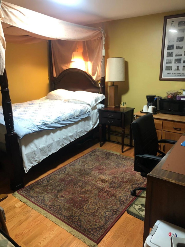 A Secluded Bedroom With A Private Full Bathroom - Chicago
