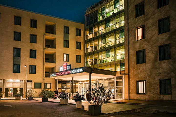 Hotel Cosmopolitan Bologna - Болонья
