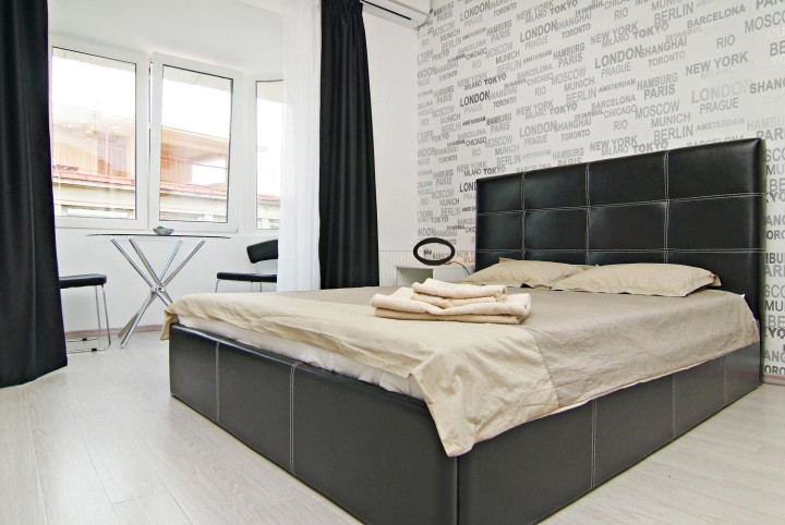 Central Studio Near University Square - București