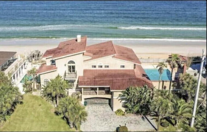 Flagler Beach Ocean Front Villa W/ Lg. In Ground Pool-5-6br/4bth& Attached Apt - Palm Coast, FL