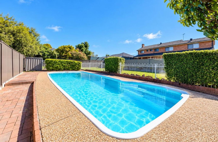 Cosy Sunlit Home With A Pool - Parramatta