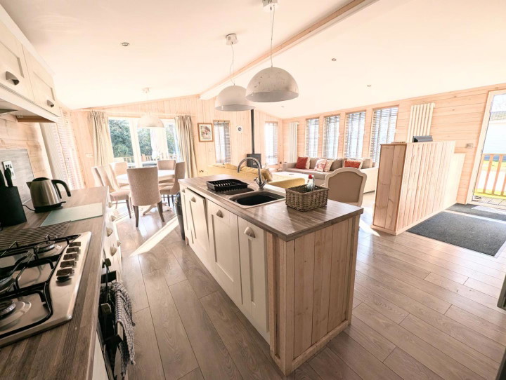 1, 2 Or 3 Bedroom Hot Tub Lodges - Norfolk