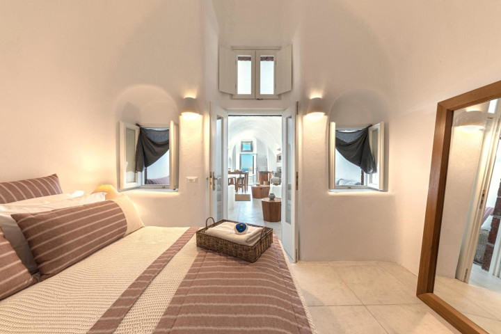 Pura Vida Cave House - Santorini
