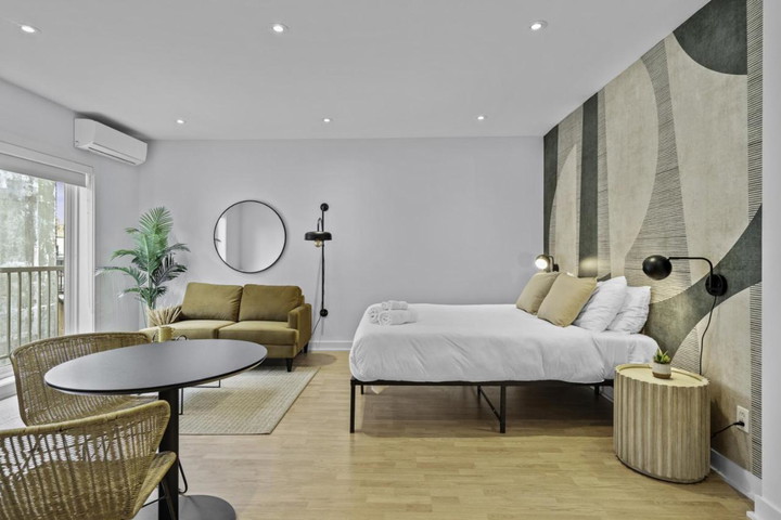 Trendy Open-space Studio By Jean Talon Market - Montreal