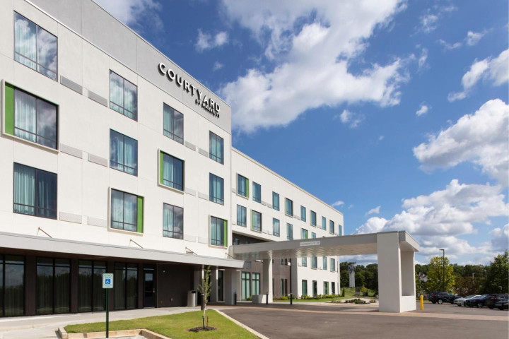 Courtyard By Marriott Memphis East Galleria - Memphis, TN