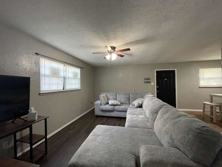 Charming 2-bedroom 1-bath Home Close To Downtown - Lawton, OK
