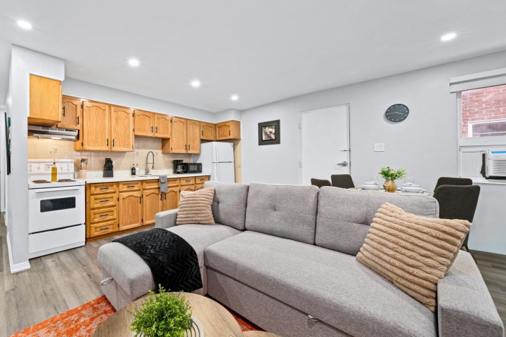 Casa Hotels College Modern Suite Near Dufferin Grove Transit Line - Toronto