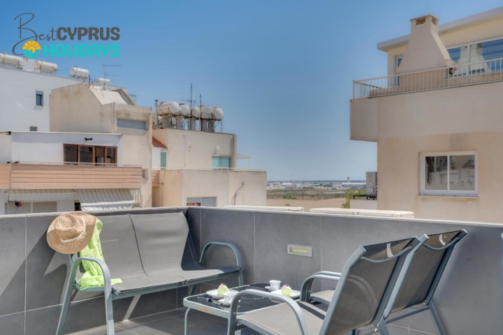 Makenzy Star 2bd Duplex 300m From Beach - Larnaca