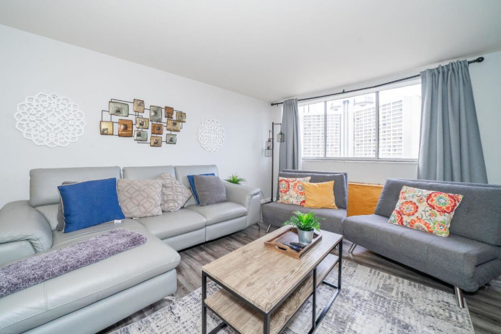 Welcoming Barn, 2 Bedroom & 1 Bath & Parking - Atlanta, GA