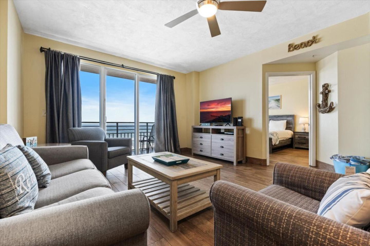 Newly Renovated Paradise 8th Floor 2br With Private Oceanfront Balcony At Ocean Walk Resort - Daytona Beach, FL