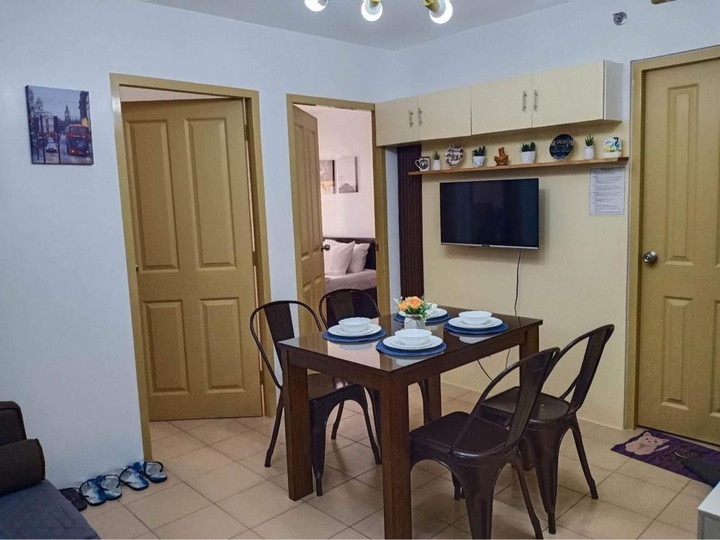 One Spatial Two Bedroom Condominium Unit With Pool And Free Netflix And Wifi - Iloilo City